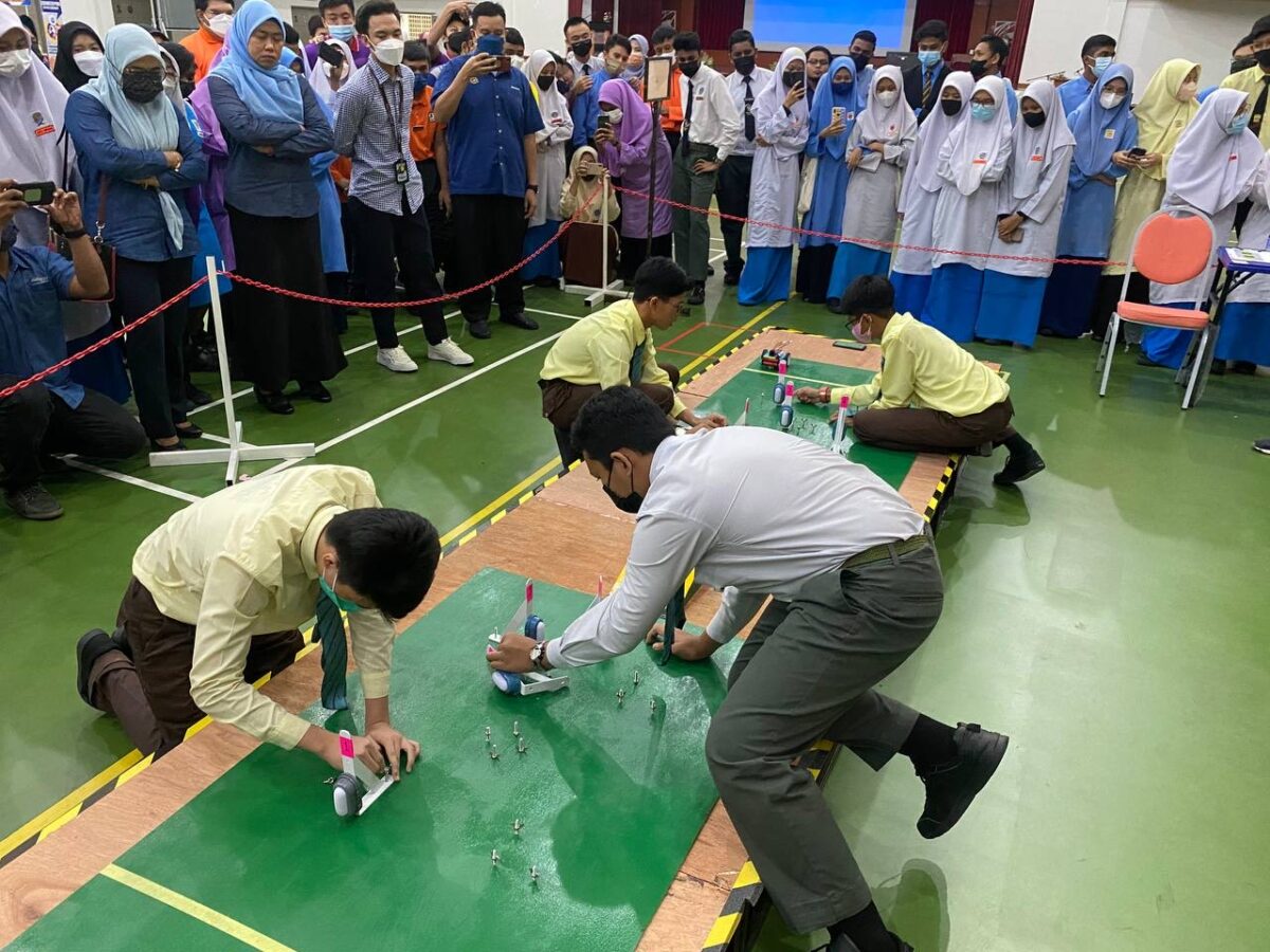 Hari STEM Robotik, kongsi ilmu kejuruteraan dan reka bentuk robotik ...