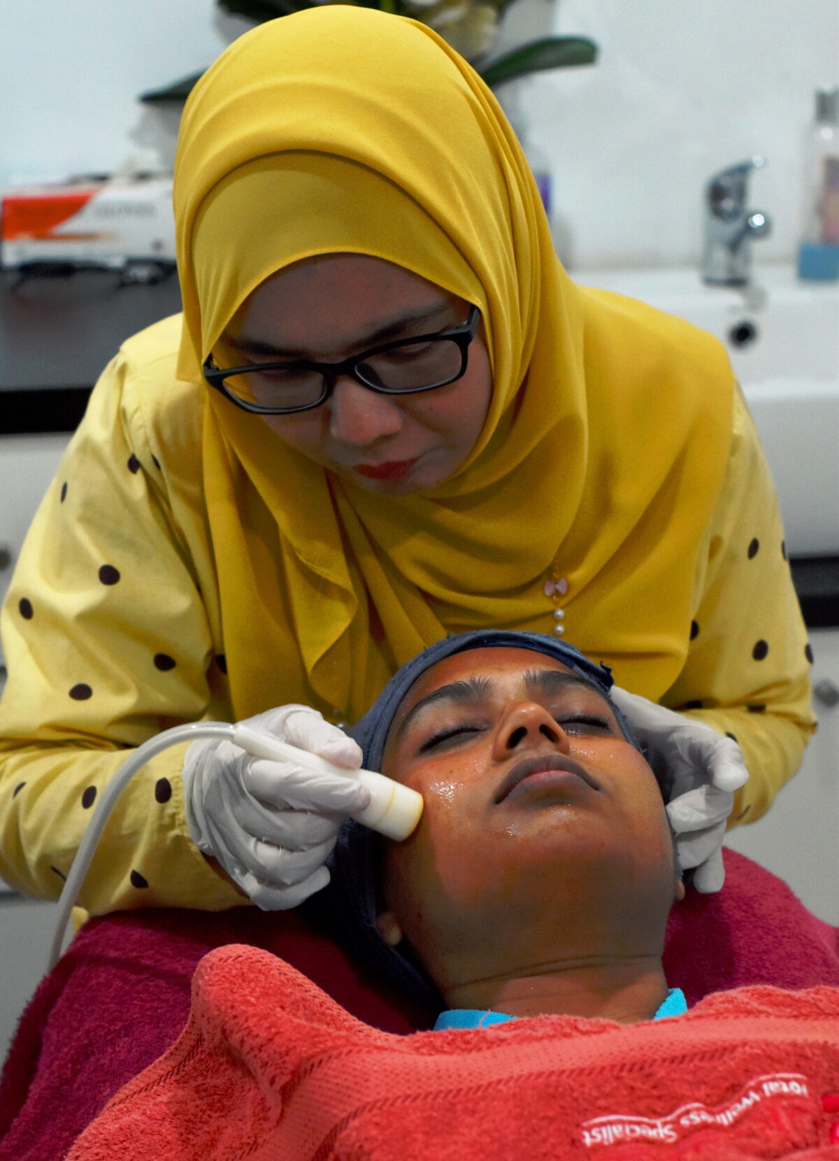 Rawat kulit wajah dengan kolagen semula jadi Skin Artistry - Relevan