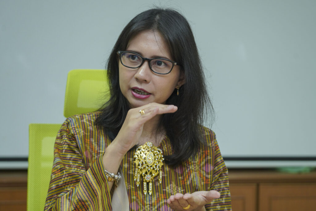 Shafa’atussara srikandi pejuang syair - Relevan